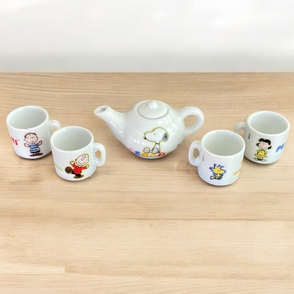Peanuts | Dining | Peanuts Character Miniature Tea Set Teapot W 4 Cups ...